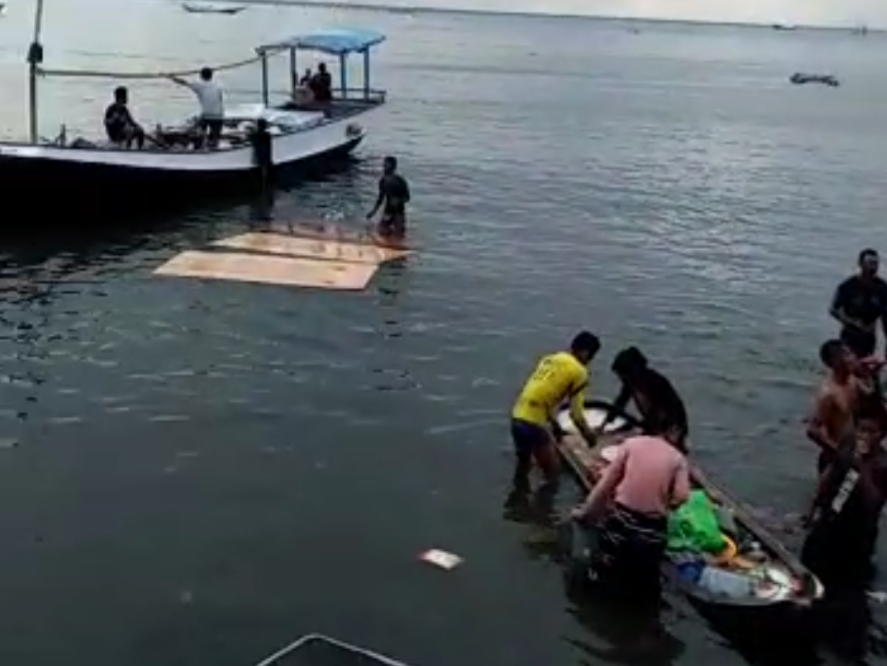 Kapal Oleng Dihantam Angin, Muatan Senilai Rp 1 Miliar Tumpah di Laut ...